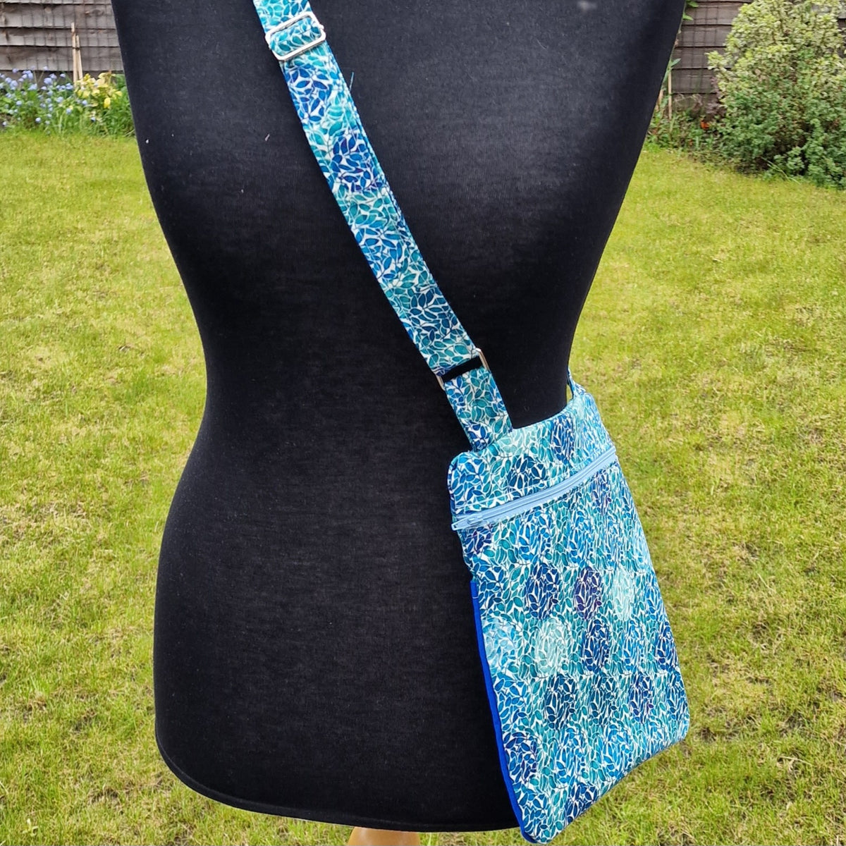 Beginner Sewing Pattern for Shoulder Bag - Easy & Stylish - SewHappy ...